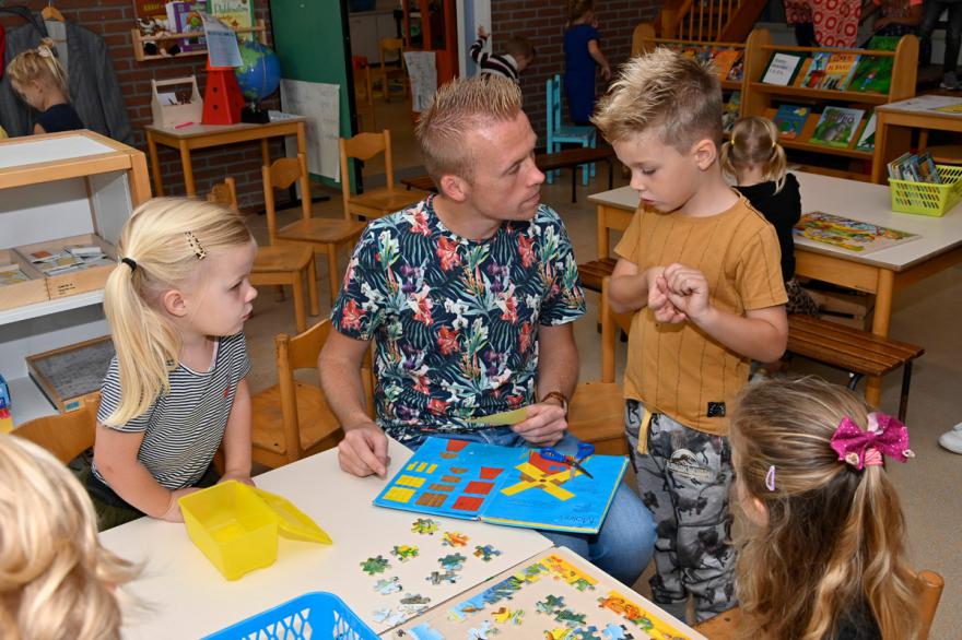 Een dag uit het leven van meester Patrick in groep 1-2-3 - Zone
